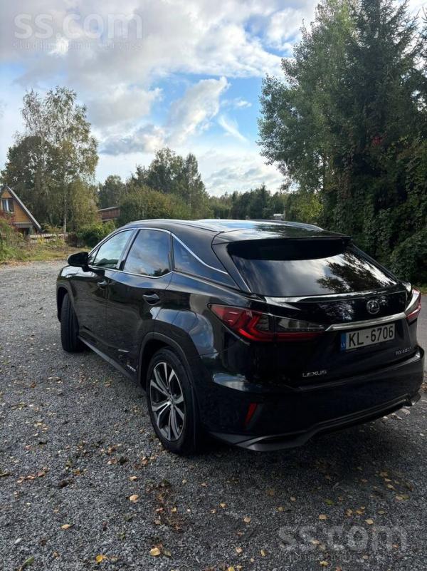 Black Lexus RX 2016 in Riga, with an engine capacity of 3.50 L and mileage of 195 thousand km for 28000 €, photo 4 on AUTOMOTO.COM.LV