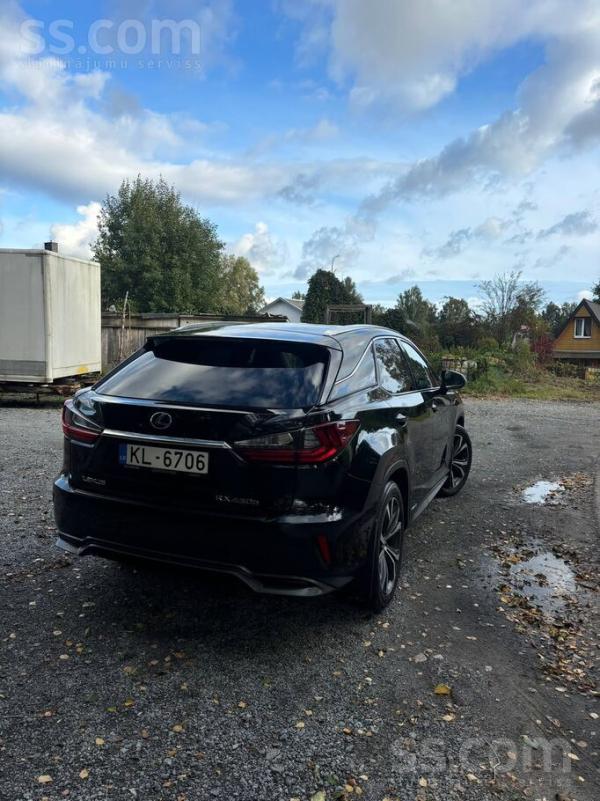 Black Lexus RX 2016 in Riga, with an engine capacity of 3.50 L and mileage of 195 thousand km for 28000 €, photo 5 on AUTOMOTO.COM.LV