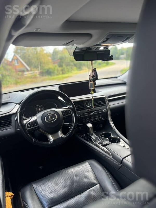 Black Lexus RX 2016 in Riga, with an engine capacity of 3.50 L and mileage of 195 thousand km for 28000 €, photo 8 on AUTOMOTO.COM.LV