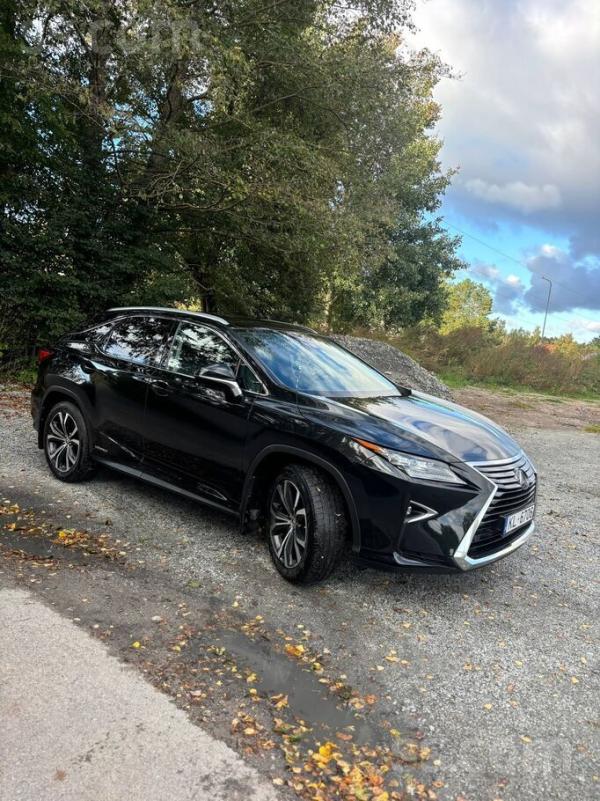 Black Lexus RX 2016 in Riga, with an engine capacity of 3.50 L and mileage of 195 thousand km for 28000 €, photo 9 on AUTOMOTO.COM.LV
