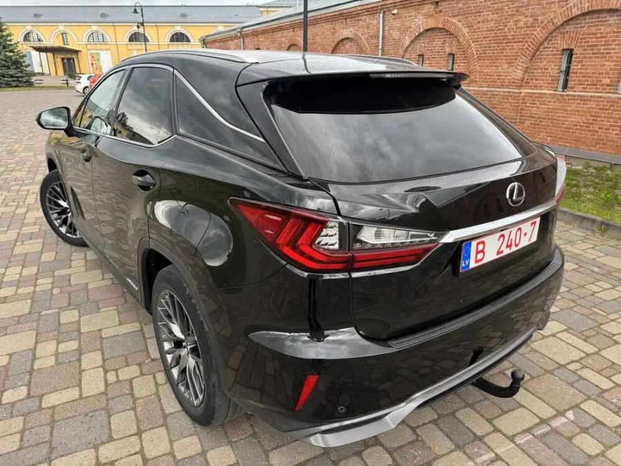 Black Lexus RX 2017 in Daugavpils, with an engine capacity of 3.50 L and mileage of 184 thousand km for 29500 €, photo 5 on AUTOMOTO.COM.LV