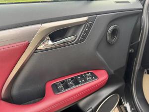 Black Lexus RX 2017 in Daugavpils, with an engine capacity of 3.50 L and mileage of 184 thousand km for 29500 €, photo 26 on AUTOMOTO.COM.LV
