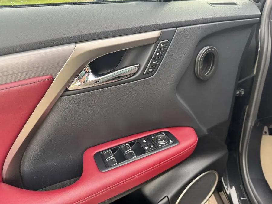 Black Lexus RX 2017 in Daugavpils, with an engine capacity of 3.50 L and mileage of 184 thousand km for 29500 €, photo 26 on AUTOMOTO.COM.LV