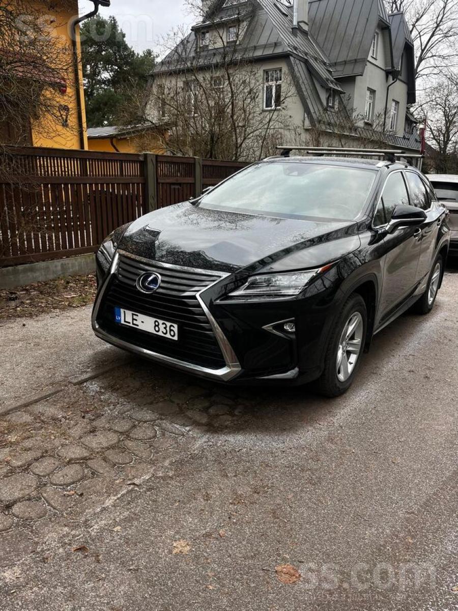 Black Lexus RX 2018 in Riga, with an engine capacity of 3.50 L and mileage of 104 thousand km for 31000 €, photo 6 on AUTOMOTO.COM.LV