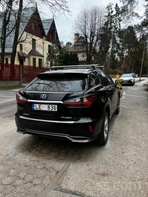 Black Lexus RX 2018 in Riga, with an engine capacity of 3.50 L and mileage of 104 thousand km for 31000 €, photo 8 on AUTOMOTO.COM.LV