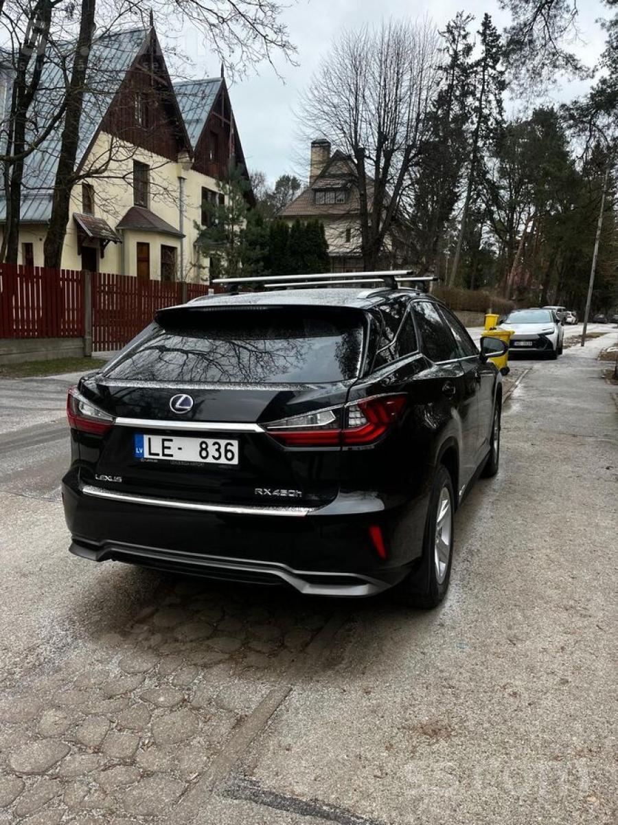 Black Lexus RX 2018 in Riga, with an engine capacity of 3.50 L and mileage of 104 thousand km for 31000 €, photo 8 on AUTOMOTO.COM.LV