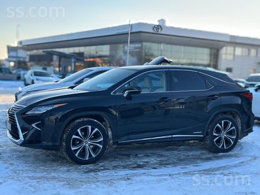 Black Lexus RX 2018 in Riga, with an engine capacity of 3.50 L and mileage of 152 thousand km for 29950 €, photo 4 on AUTOMOTO.COM.LV