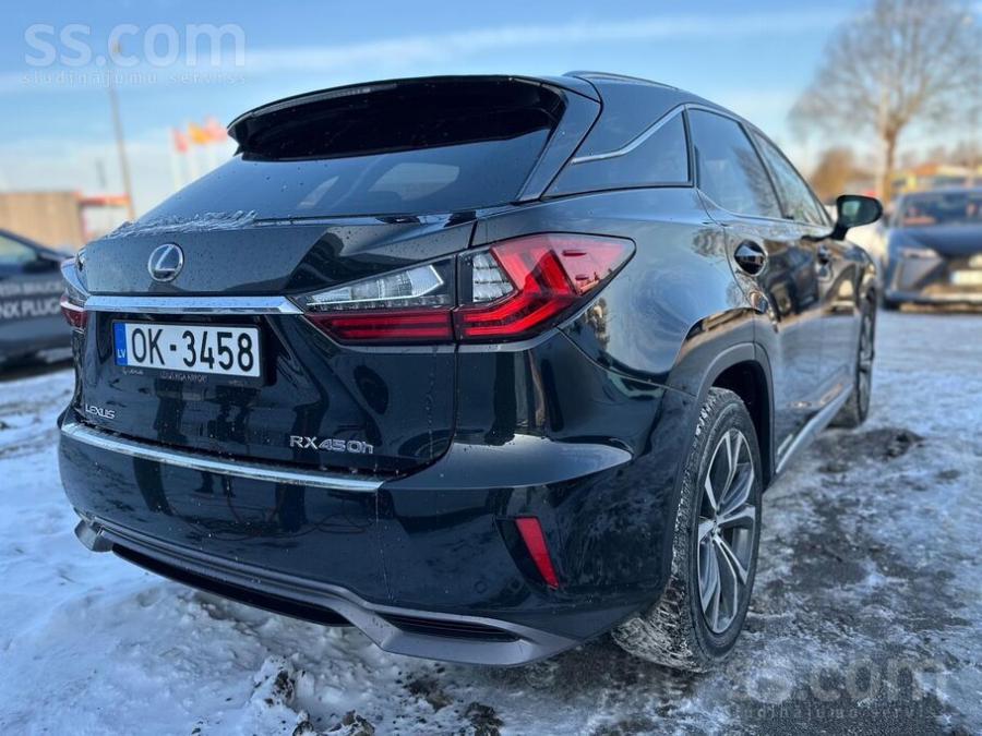 Black Lexus RX 2018 in Riga, with an engine capacity of 3.50 L and mileage of 152 thousand km for 29950 €, photo 6 on AUTOMOTO.COM.LV