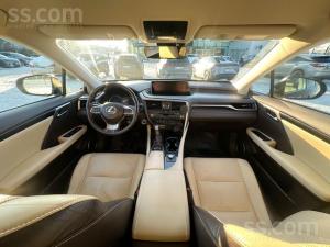 Black Lexus RX 2018 in Riga, with an engine capacity of 3.50 L and mileage of 152 thousand km for 29950 €, photo 10 on AUTOMOTO.COM.LV