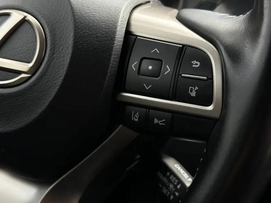 Black Lexus RX 2019 in Riga, with an engine capacity of 3.50 L and mileage of 157 thousand km for 35990 €, photo 9 on AUTOMOTO.COM.LV