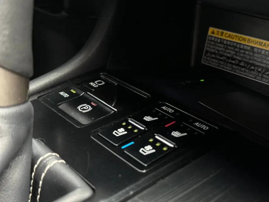 Black Lexus RX 2019 in Riga, with an engine capacity of 3.50 L and mileage of 157 thousand km for 35990 €, photo 11 on AUTOMOTO.COM.LV