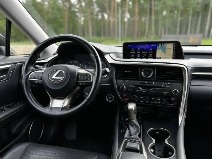 Black Lexus RX 2019 in Riga, with an engine capacity of 3.50 L and mileage of 157 thousand km for 35990 €, photo 12 on AUTOMOTO.COM.LV