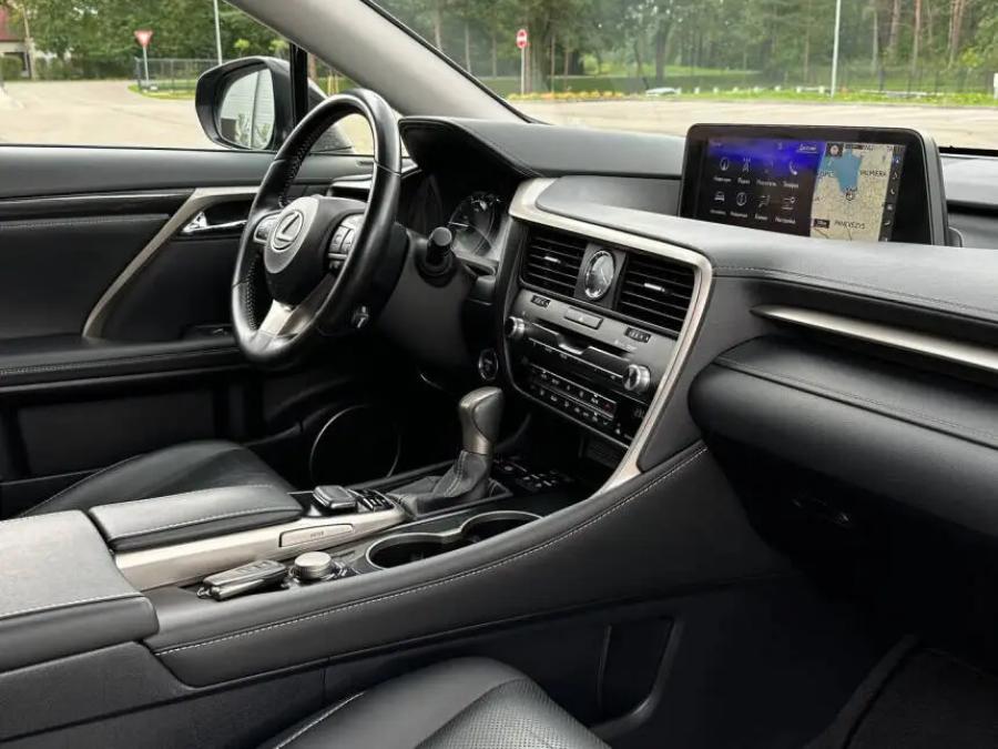 Black Lexus RX 2019 in Riga, with an engine capacity of 3.50 L and mileage of 157 thousand km for 35990 €, photo 16 on AUTOMOTO.COM.LV