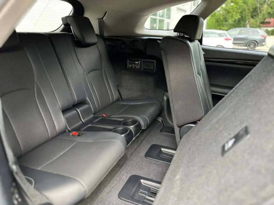 Black Lexus RX 2019 in Riga, with an engine capacity of 3.50 L and mileage of 157 thousand km for 35990 €, photo 19 on AUTOMOTO.COM.LV