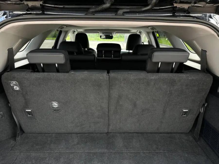 Black Lexus RX 2019 in Riga, with an engine capacity of 3.50 L and mileage of 157 thousand km for 35990 €, photo 23 on AUTOMOTO.COM.LV