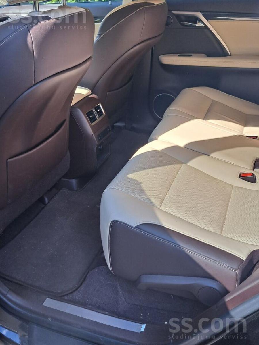 Black Lexus RX 2020 in Riga, with an engine capacity of 3.50 L and mileage of 91 thousand km for 38600 €, photo 4 on AUTOMOTO.COM.LV