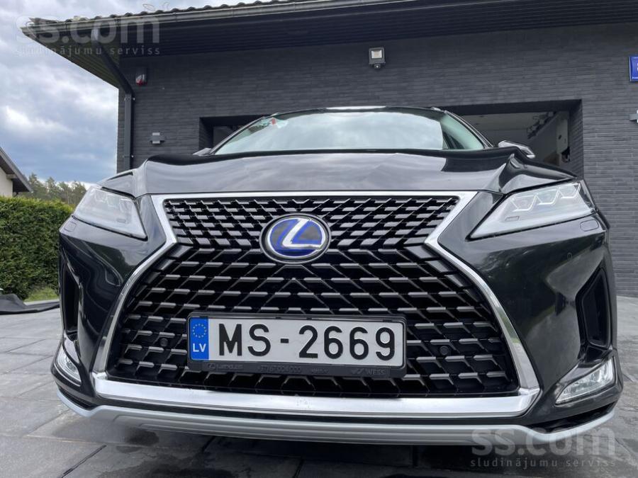 Black Lexus RX 2020 in Riga, with an engine capacity of 3.50 L and mileage of 132 thousand km for 36500 €, photo 3 on AUTOMOTO.COM.LV