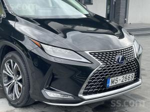 Black Lexus RX 2020 in Riga, with an engine capacity of 3.50 L and mileage of 132 thousand km for 36500 €, photo 4 on AUTOMOTO.COM.LV
