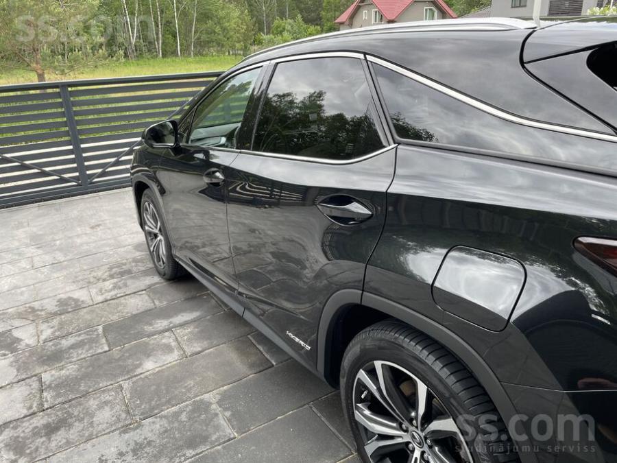 Black Lexus RX 2020 in Riga, with an engine capacity of 3.50 L and mileage of 132 thousand km for 36500 €, photo 5 on AUTOMOTO.COM.LV