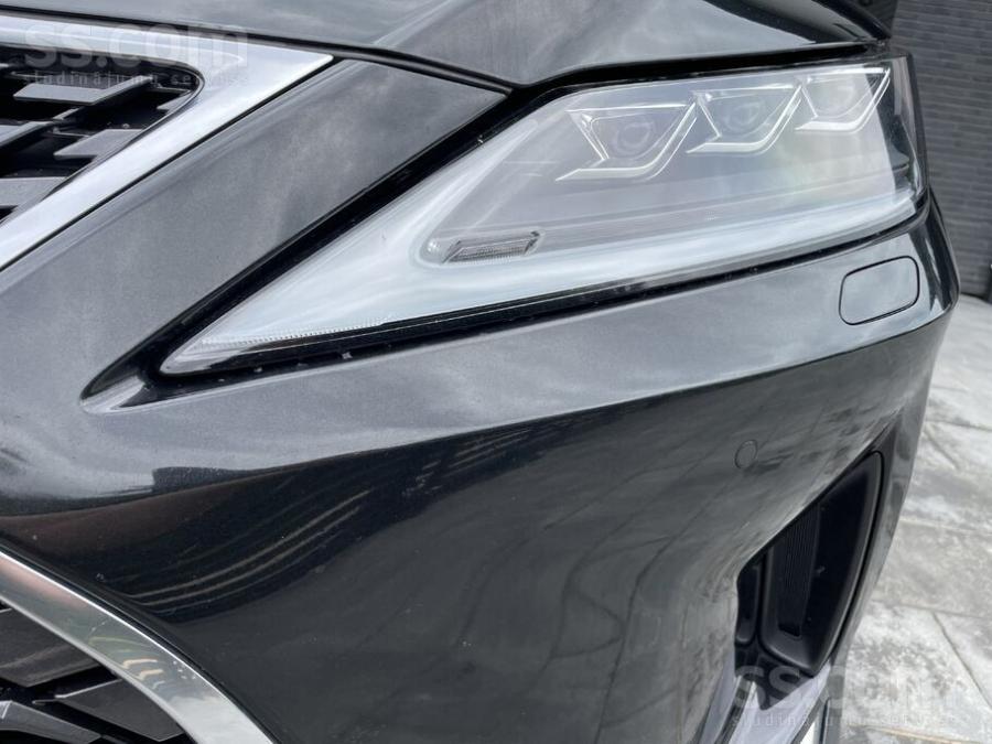 Black Lexus RX 2020 in Riga, with an engine capacity of 3.50 L and mileage of 132 thousand km for 36500 €, photo 6 on AUTOMOTO.COM.LV