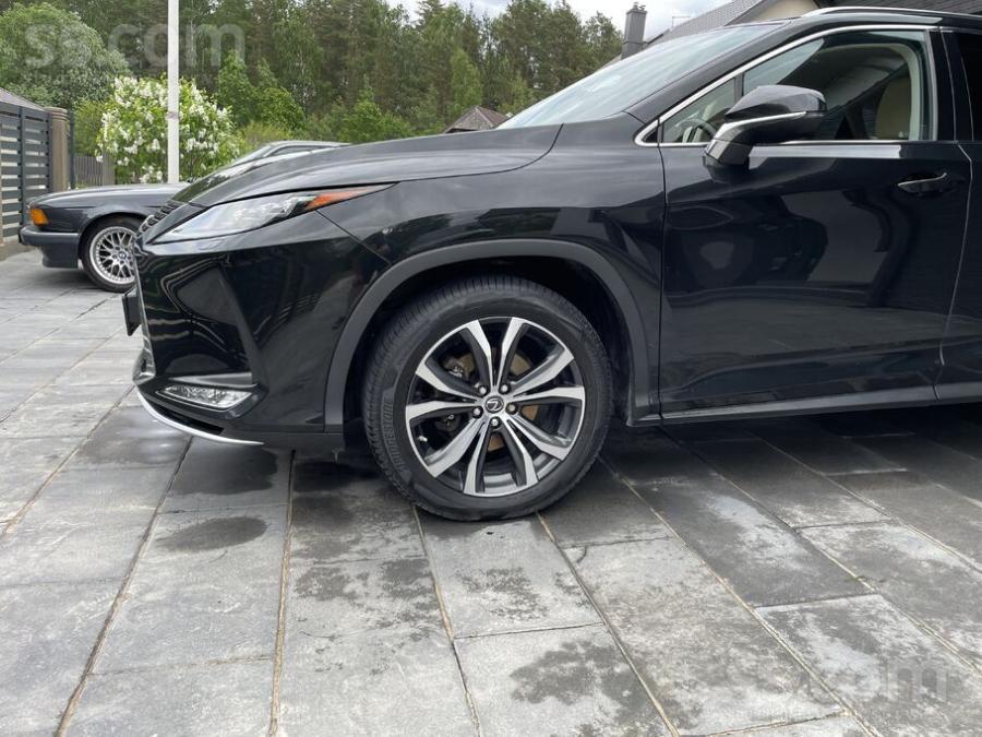 Black Lexus RX 2020 in Riga, with an engine capacity of 3.50 L and mileage of 132 thousand km for 36500 €, photo 7 on AUTOMOTO.COM.LV