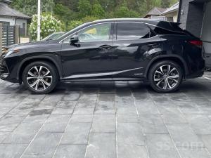 Black Lexus RX 2020 in Riga, with an engine capacity of 3.50 L and mileage of 132 thousand km for 36500 €, photo 9 on AUTOMOTO.COM.LV