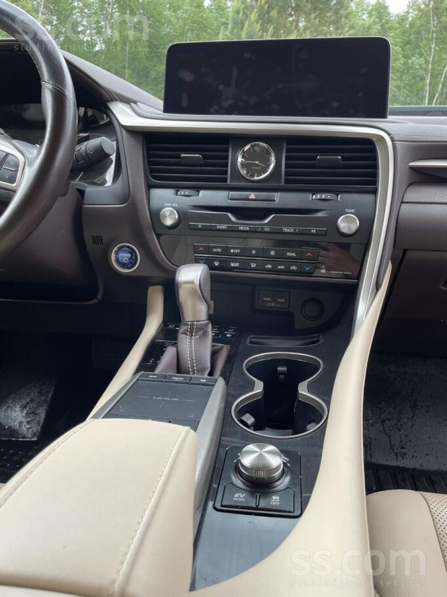 Black Lexus RX 2020 in Riga, with an engine capacity of 3.50 L and mileage of 132 thousand km for 36500 €, photo 10 on AUTOMOTO.COM.LV