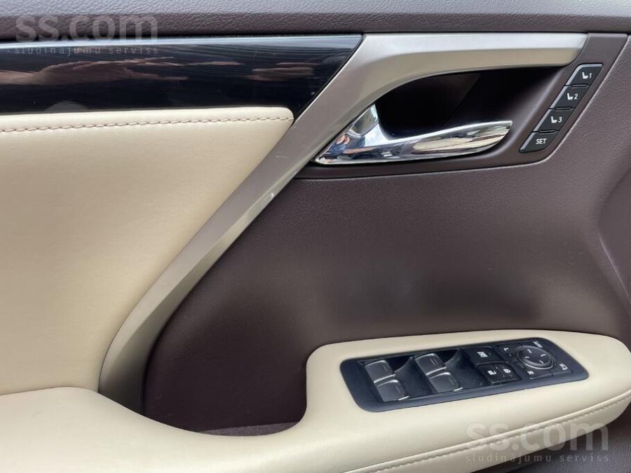 Black Lexus RX 2020 in Riga, with an engine capacity of 3.50 L and mileage of 132 thousand km for 36500 €, photo 12 on AUTOMOTO.COM.LV