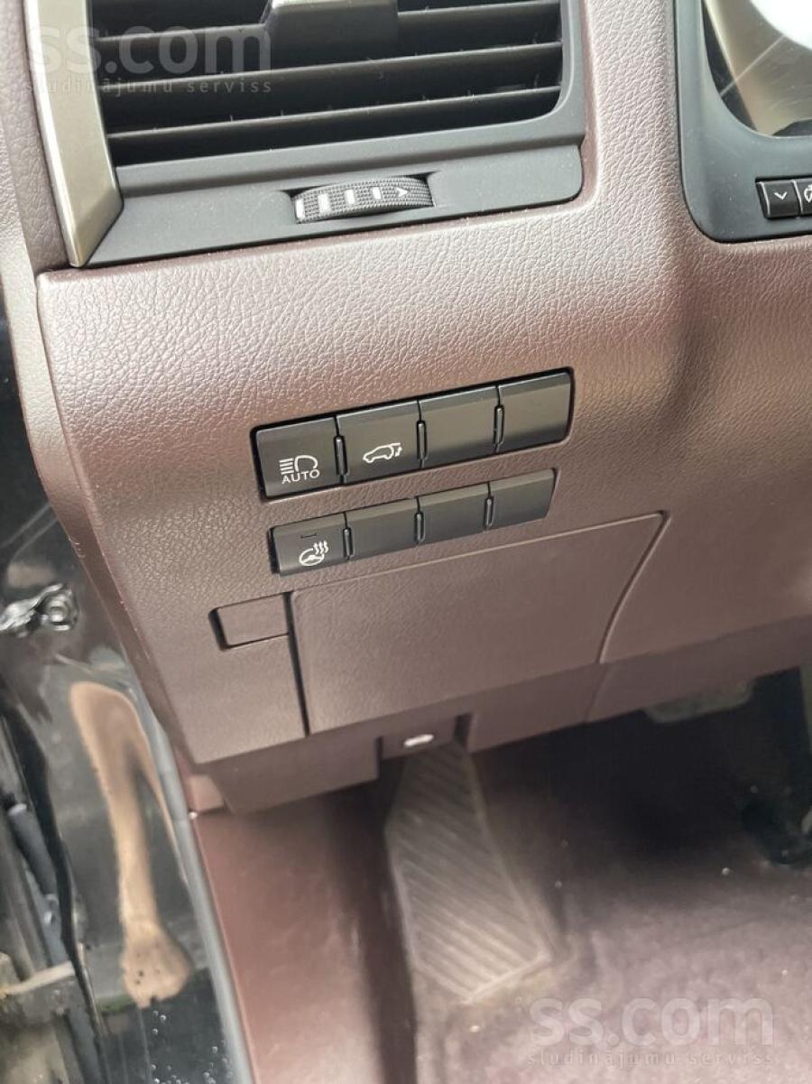 Black Lexus RX 2020 in Riga, with an engine capacity of 3.50 L and mileage of 132 thousand km for 36500 €, photo 16 on AUTOMOTO.COM.LV