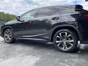 Black Lexus RX 2020 in Riga, with an engine capacity of 3.50 L and mileage of 132 thousand km for 36500 €, photo 20 on AUTOMOTO.COM.LV