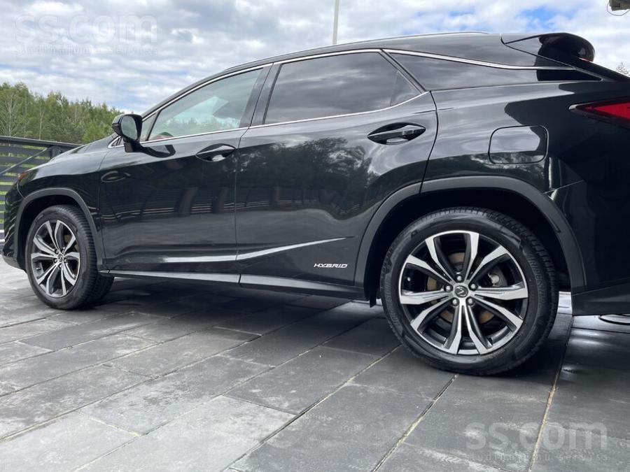 Black Lexus RX 2020 in Riga, with an engine capacity of 3.50 L and mileage of 132 thousand km for 36500 €, photo 20 on AUTOMOTO.COM.LV