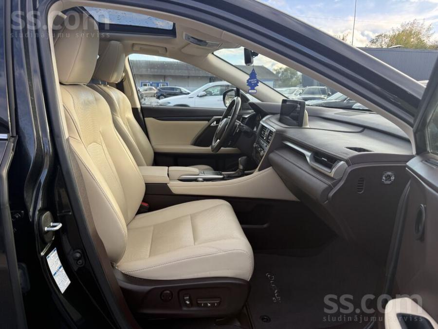 Melns Lexus RX 2020 Jelgava, ar dzinēja tilpumu 3.50 L un nobraukumu 0 tūkst. km par 40000 €, foto 11 vietnē AUTOMOTO.COM.LV