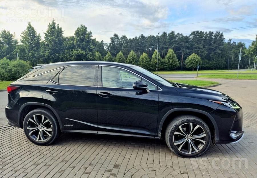 Black Lexus RX 2021 in Riga, with an engine capacity of 3.50 L and mileage of 74 thousand km for 42900 €, photo 5 on AUTOMOTO.COM.LV