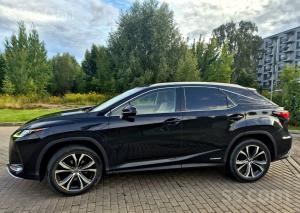 Black Lexus RX 2021 in Riga, with an engine capacity of 3.50 L and mileage of 74 thousand km for 42900 €, photo 7 on AUTOMOTO.COM.LV
