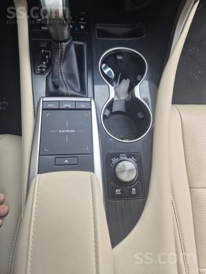 Black Lexus RX 2021 in Riga, with an engine capacity of 3.50 L and mileage of 74 thousand km for 42900 €, photo 10 on AUTOMOTO.COM.LV