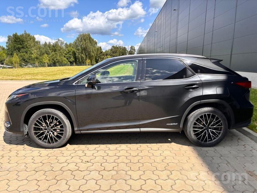 Black Lexus RX 2022 in Riga, with an engine capacity of 3.50 L and mileage of 76 thousand km for 39990 €, photo 2 on AUTOMOTO.COM.LV