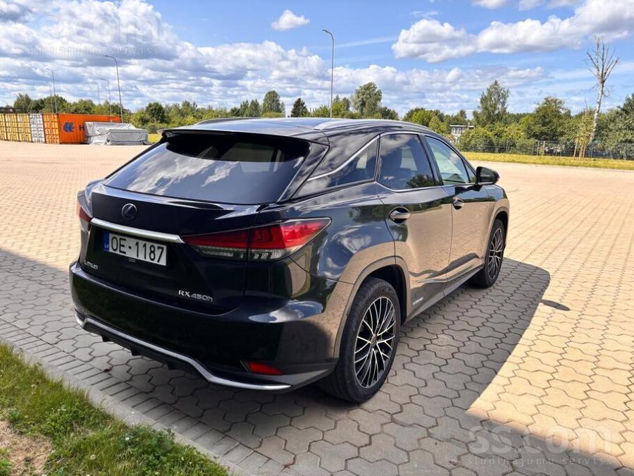 Black Lexus RX 2022 in Riga, with an engine capacity of 3.50 L and mileage of 76 thousand km for 39990 €, photo 5 on AUTOMOTO.COM.LV