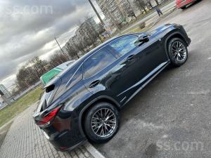 Black Lexus RX 2022 in Riga, with an engine capacity of 3.50 L and mileage of 80 thousand km for 55000 €, photo 6 on AUTOMOTO.COM.LV