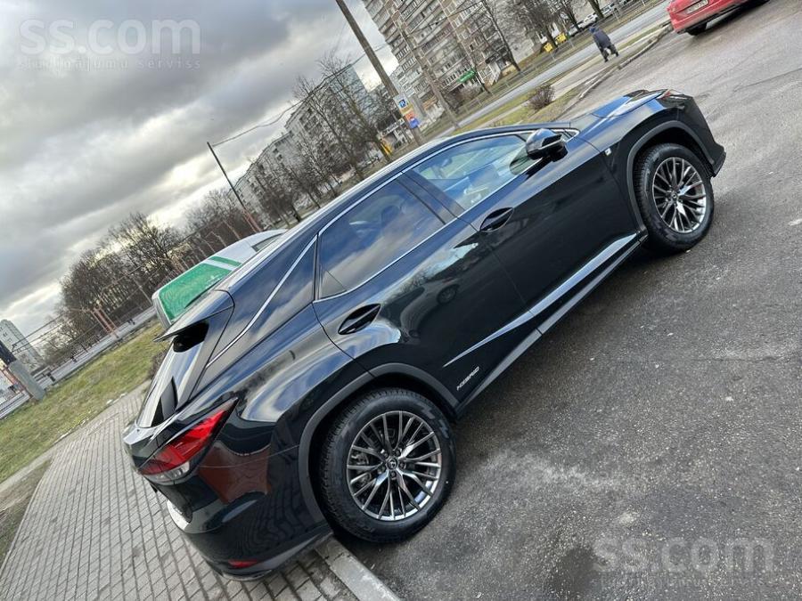 Black Lexus RX 2022 in Riga, with an engine capacity of 3.50 L and mileage of 80 thousand km for 55000 €, photo 6 on AUTOMOTO.COM.LV