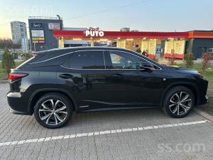 Black Lexus RX 2022 in Riga, with an engine capacity of 3.50 L and mileage of 80 thousand km for 55000 €, photo 13 on AUTOMOTO.COM.LV
