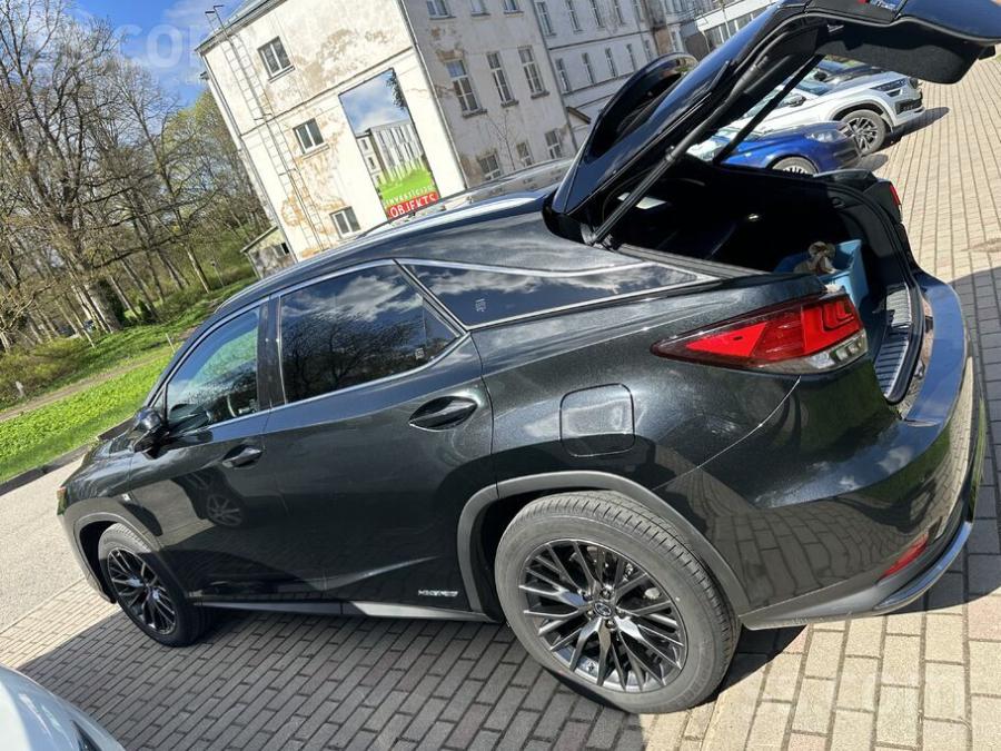 Black Lexus RX 2022 in Riga, with an engine capacity of 3.50 L and mileage of 80 thousand km for 55000 €, photo 17 on AUTOMOTO.COM.LV