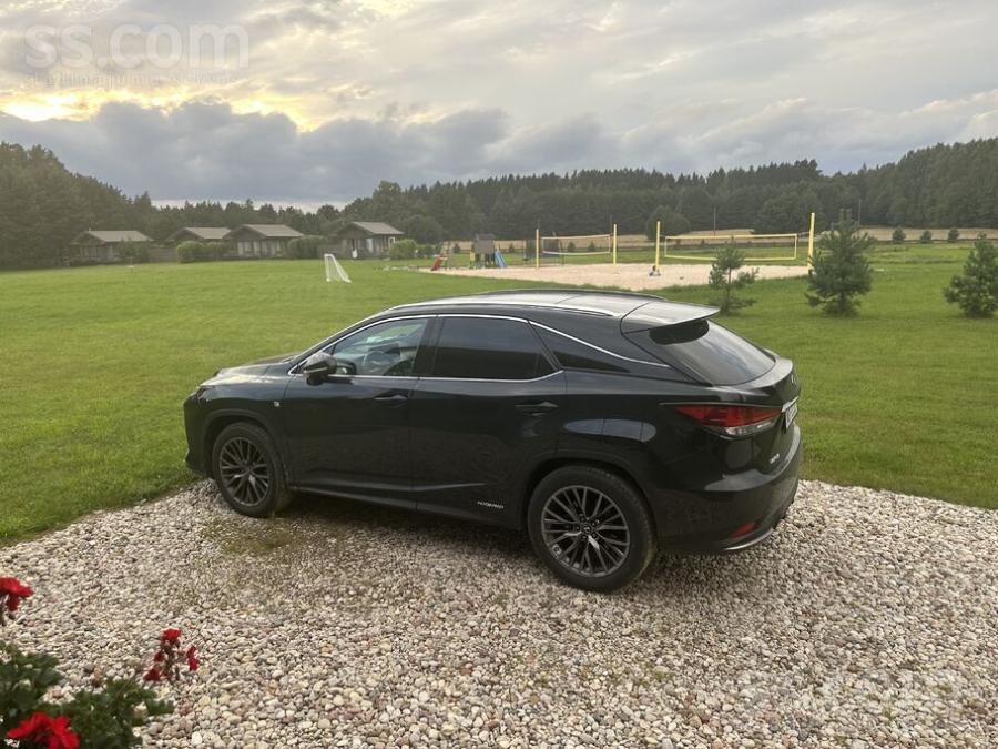 Black Lexus RX 2022 in Riga, with an engine capacity of 3.50 L and mileage of 80 thousand km for 55000 €, photo 19 on AUTOMOTO.COM.LV