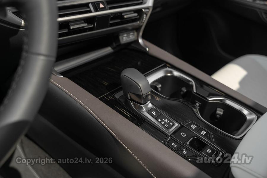 Black Lexus RX 2025 in Vilnius, with an engine capacity of 0.00 L and mileage of 13 thousand km for 76900 €, photo 19 on AUTOMOTO.COM.LV