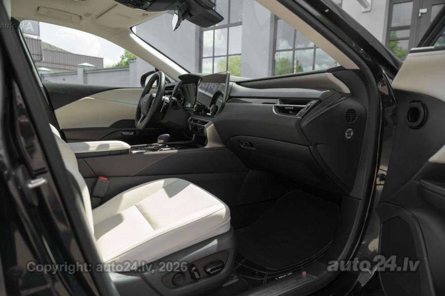Black Lexus RX 2025 in Vilnius, with an engine capacity of 0.00 L and mileage of 13 thousand km for 76900 €, photo 23 on AUTOMOTO.COM.LV