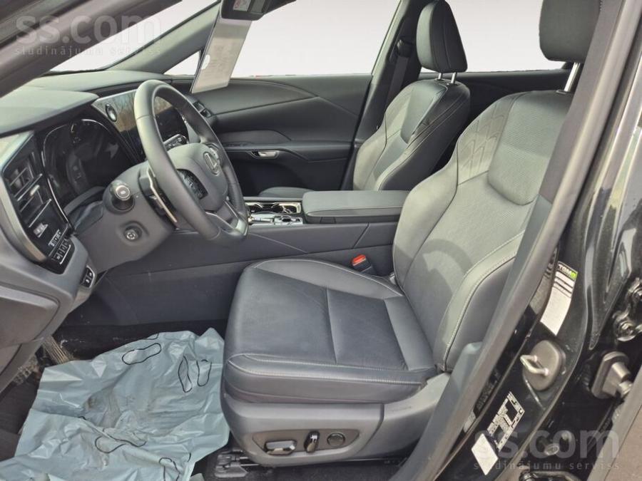 Melns Lexus RX 2025 Rīga, ar dzinēja tilpumu 2.50 L un nobraukumu 11 tūkst. km par 64900 €, foto 12 vietnē AUTOMOTO.COM.LV