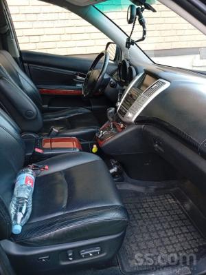 Black Lexus RX 2004 in Rezekne, with an engine capacity of 3.00 L and mileage of 339 thousand km for 3900 €, photo 5 on AUTOMOTO.COM.LV