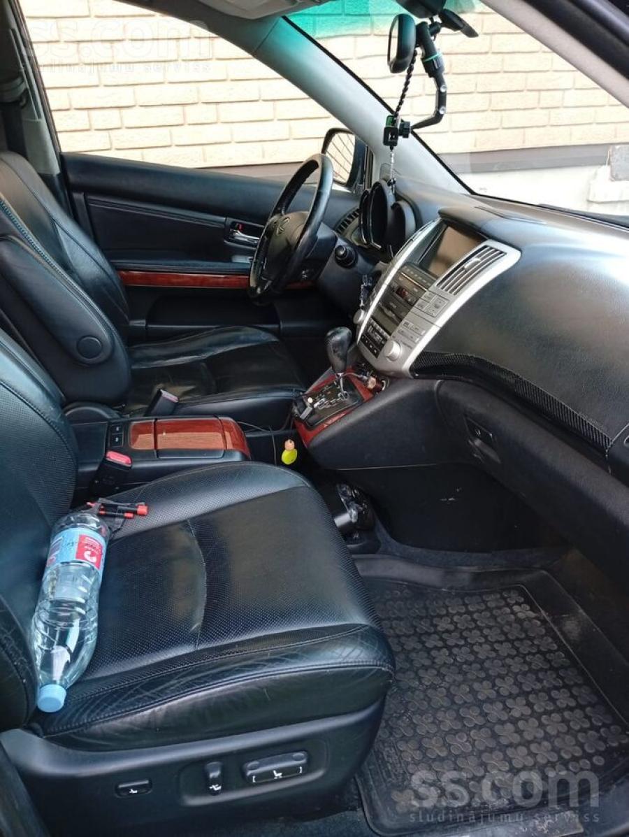 Black Lexus RX 2004 in Rezekne, with an engine capacity of 3.00 L and mileage of 339 thousand km for 3900 €, photo 5 on AUTOMOTO.COM.LV
