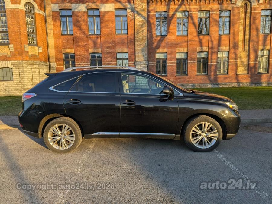Black Lexus RX 2011 in Tallinn, with an engine capacity of 3.50 L and mileage of 228 thousand km for 11999 €, photo 4 on AUTOMOTO.COM.LV