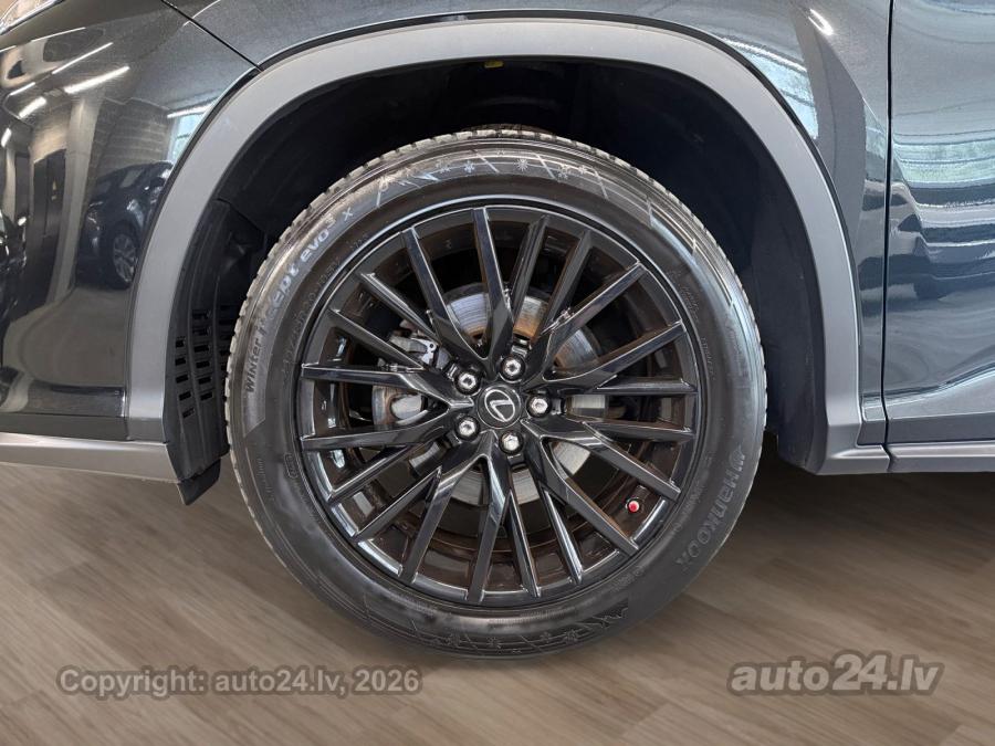 Black Lexus RX 2017 in Tallinn, with an engine capacity of 3.50 L and mileage of 140 thousand km for 31990 €, photo 14 on AUTOMOTO.COM.LV