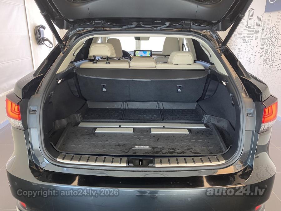 Melns Lexus RX 2021 Tallina, ar dzinēja tilpumu 3.50 L un nobraukumu 60 tūkst. km par 55000 €, foto 13 vietnē AUTOMOTO.COM.LV